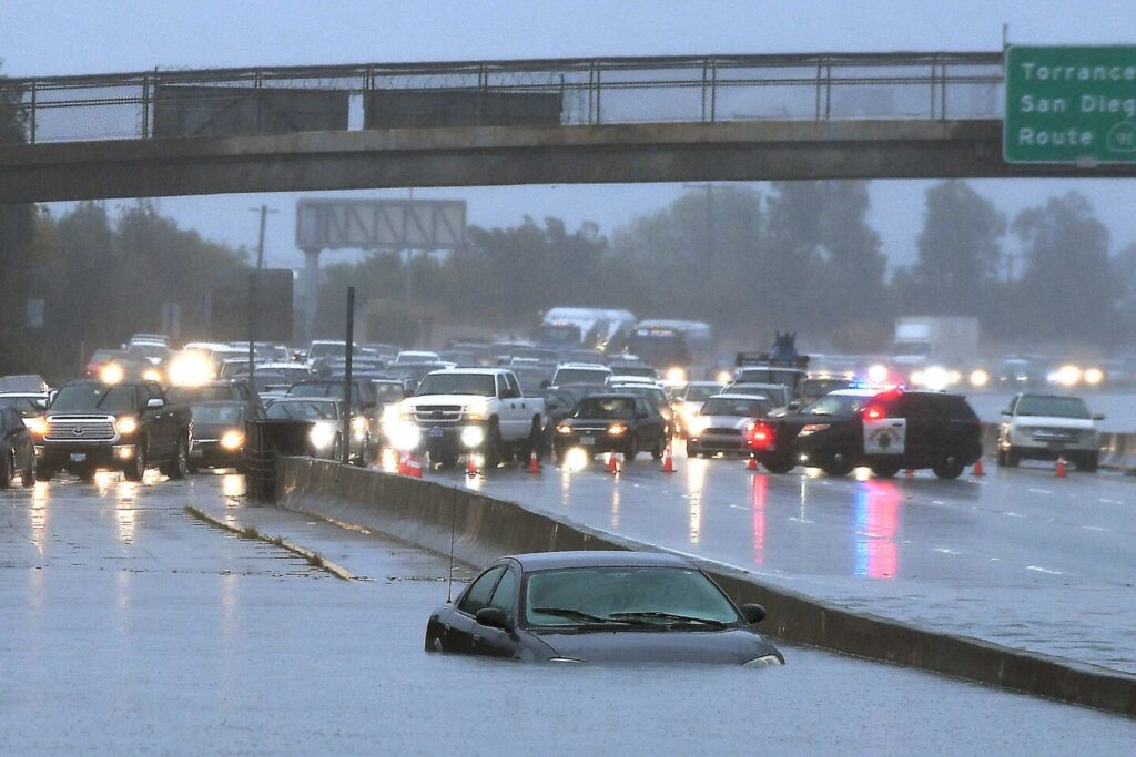 Record-Setting Storm that Killed 3 Dumps Rain on Los Angeles; Flash ...